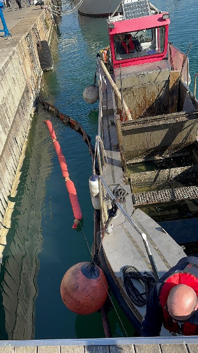 Barreras para limpiar el mar :: clicrecycle.net